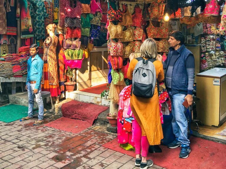 how to pay as a foreigner in India – India For Beginners